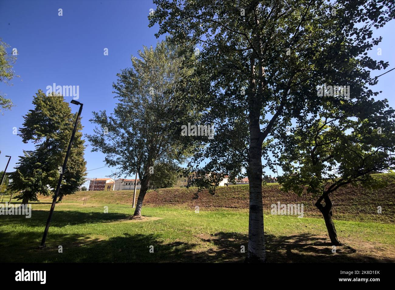 Tall green embankment hi-res stock photography and images - Alamy