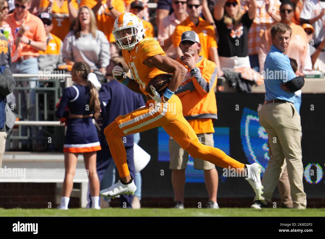 October 22, 2022: Jalin Hyatt #11 of the Tennessee Volunteers catches a ...
