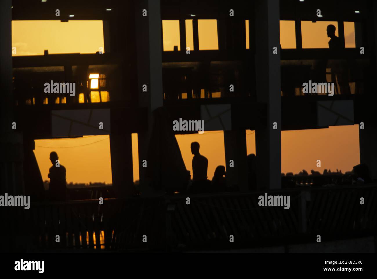 Sunset on october 22 2022 hi-res stock photography and images - Alamy