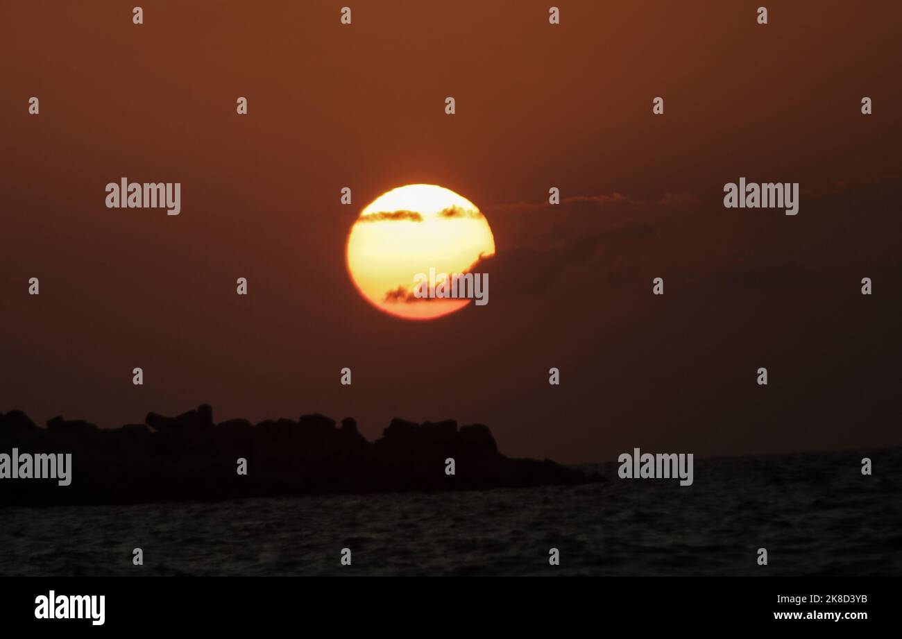 Sunset on october 22 2022 hi-res stock photography and images - Alamy