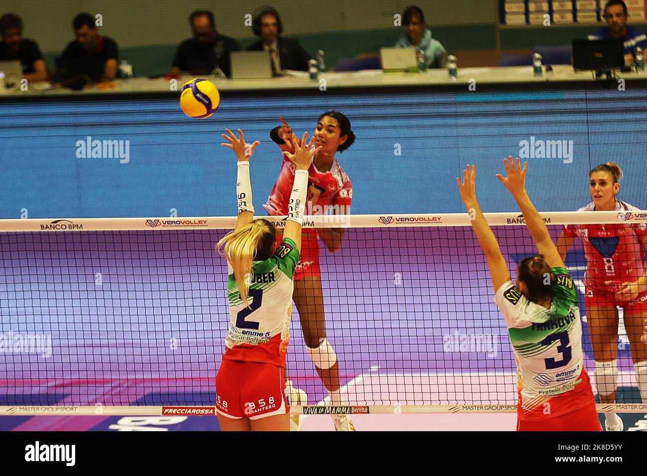Spike of 12 JORDAN THOMPSON (Vero Volley Milano) during Vero Volley ...
