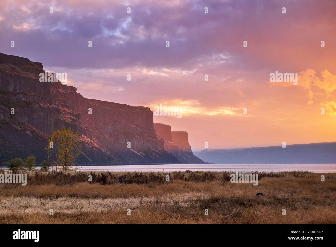 Steamboat Rock State Park, Washington State, USA, pink glowing sunset ...