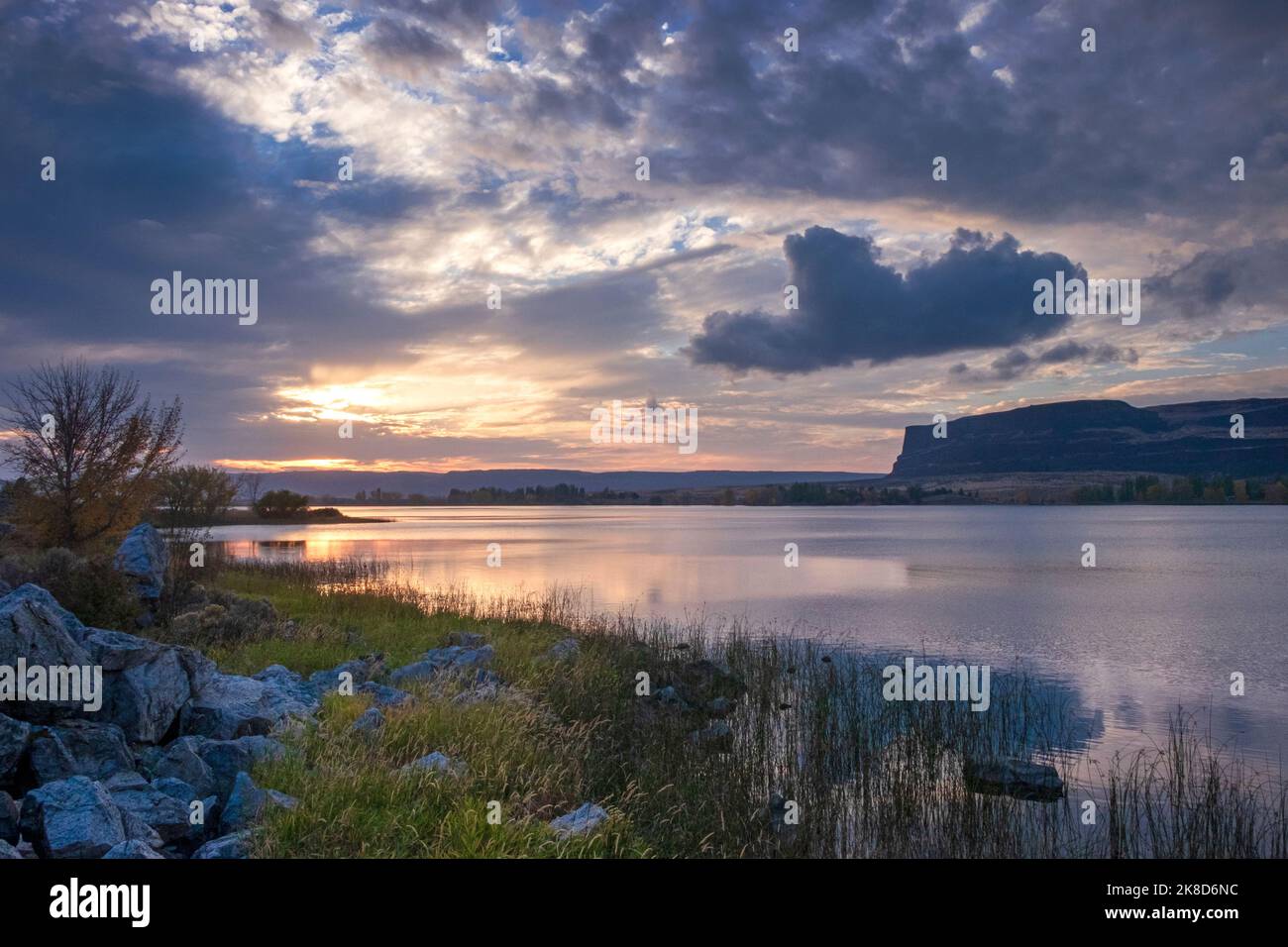 Steamboat Rock State Park, Washington State, USA, sunset along Banks ...