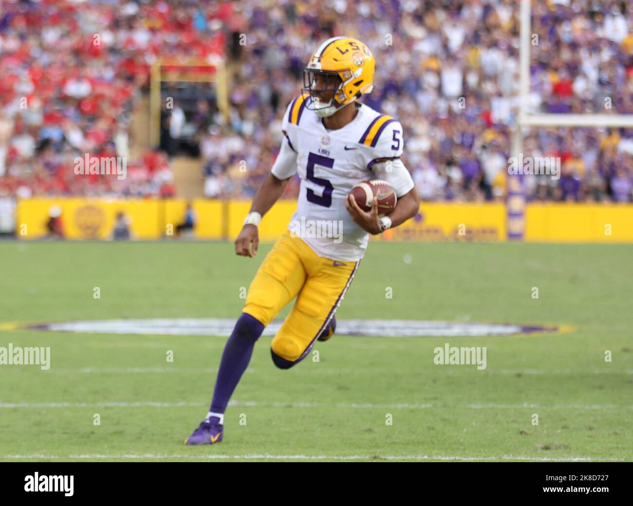 LSU Tigers quarterback Jayden Daniels (5) scores a touchdown run during ...