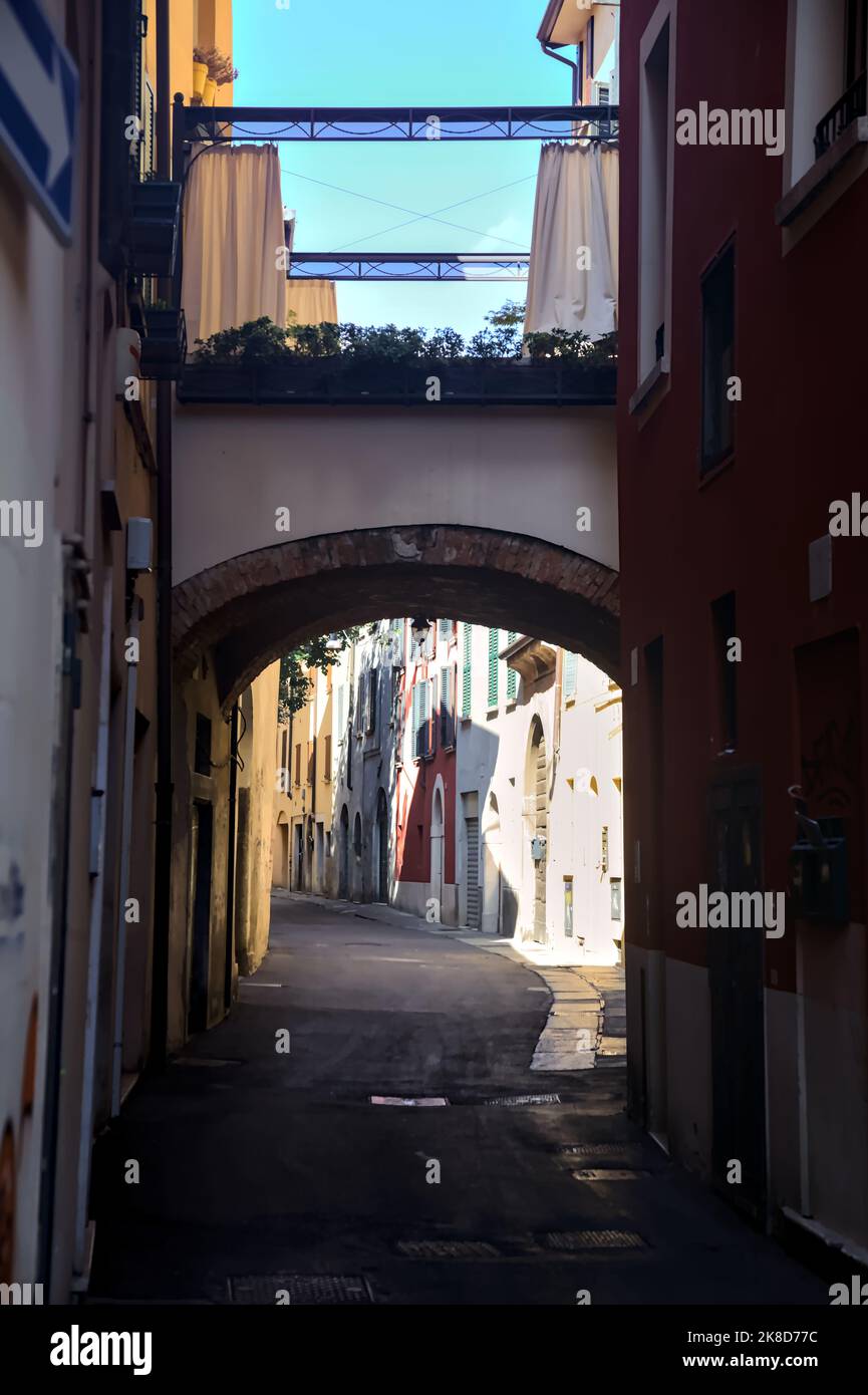 Alleyway with arches hi-res stock photography and images - Alamy