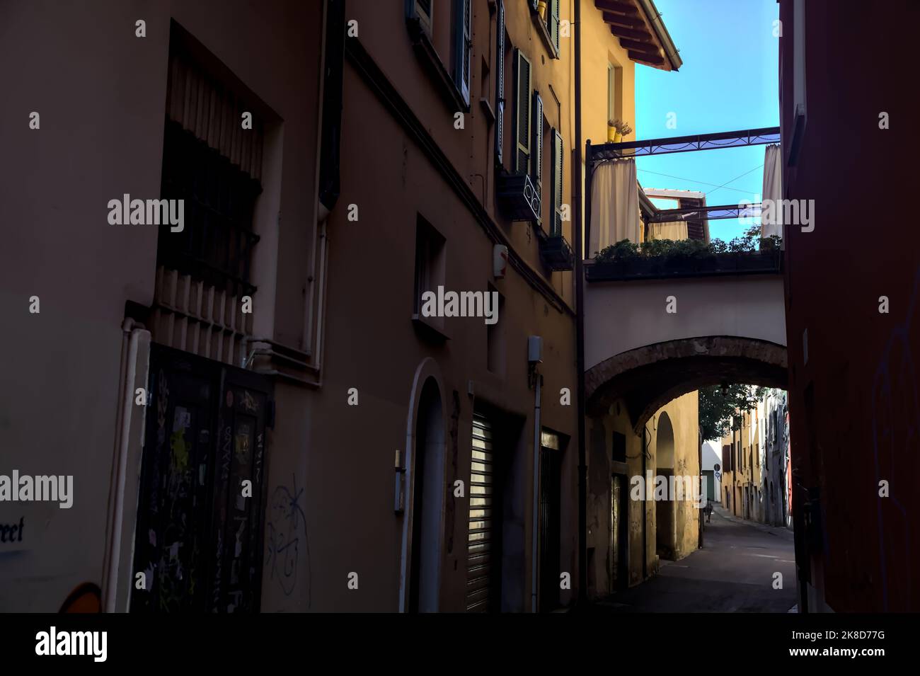 Stone arched alleyway in old hi-res stock photography and images - Alamy