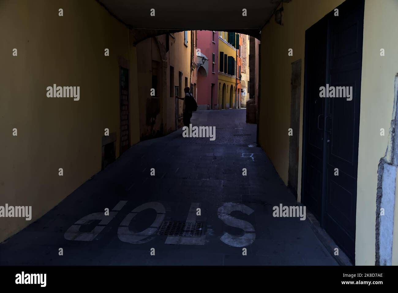 Stone arched alleyway in old hi-res stock photography and images - Alamy