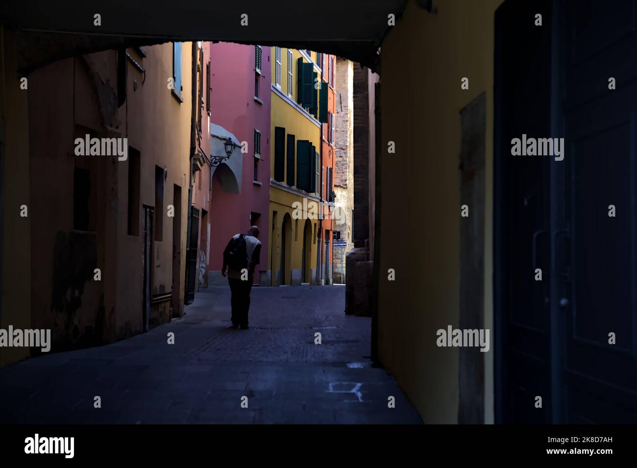 Alleyway with arches hi-res stock photography and images - Alamy