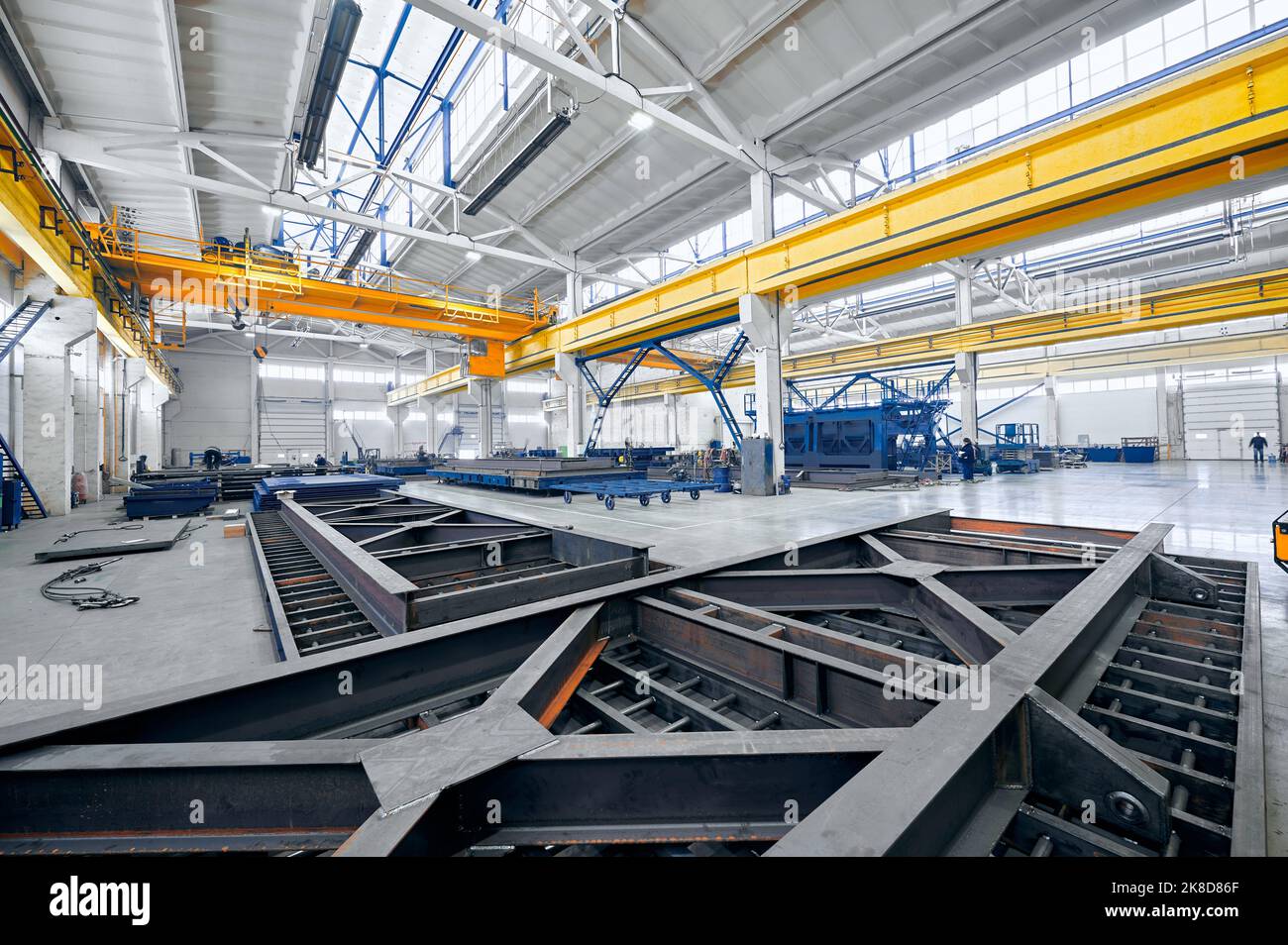 Workshop for large sized metal construction assembling Stock Photo - Alamy