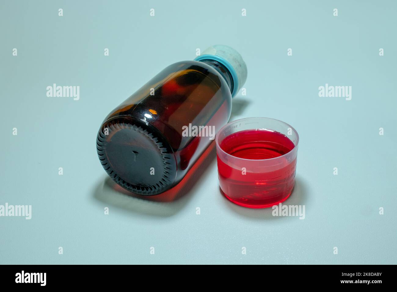 Paracetamol bottle hi-res stock photography and images - Alamy