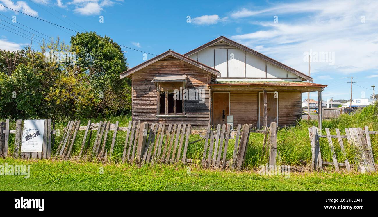 New house sold sign australia hi-res stock photography and images - Alamy