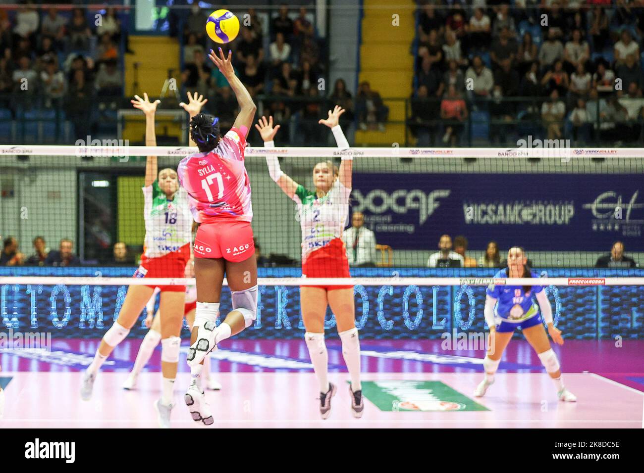 Attack of 12 JORDAN THOMPSON (Vero Volley Milano) during Vero Volley ...