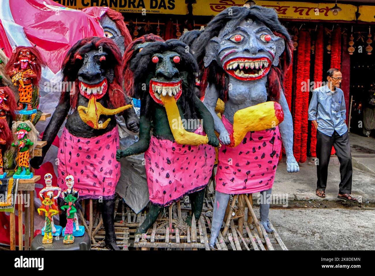 Kolkata, India. 22nd Oct, 2022. A man passes beside of the big size ...