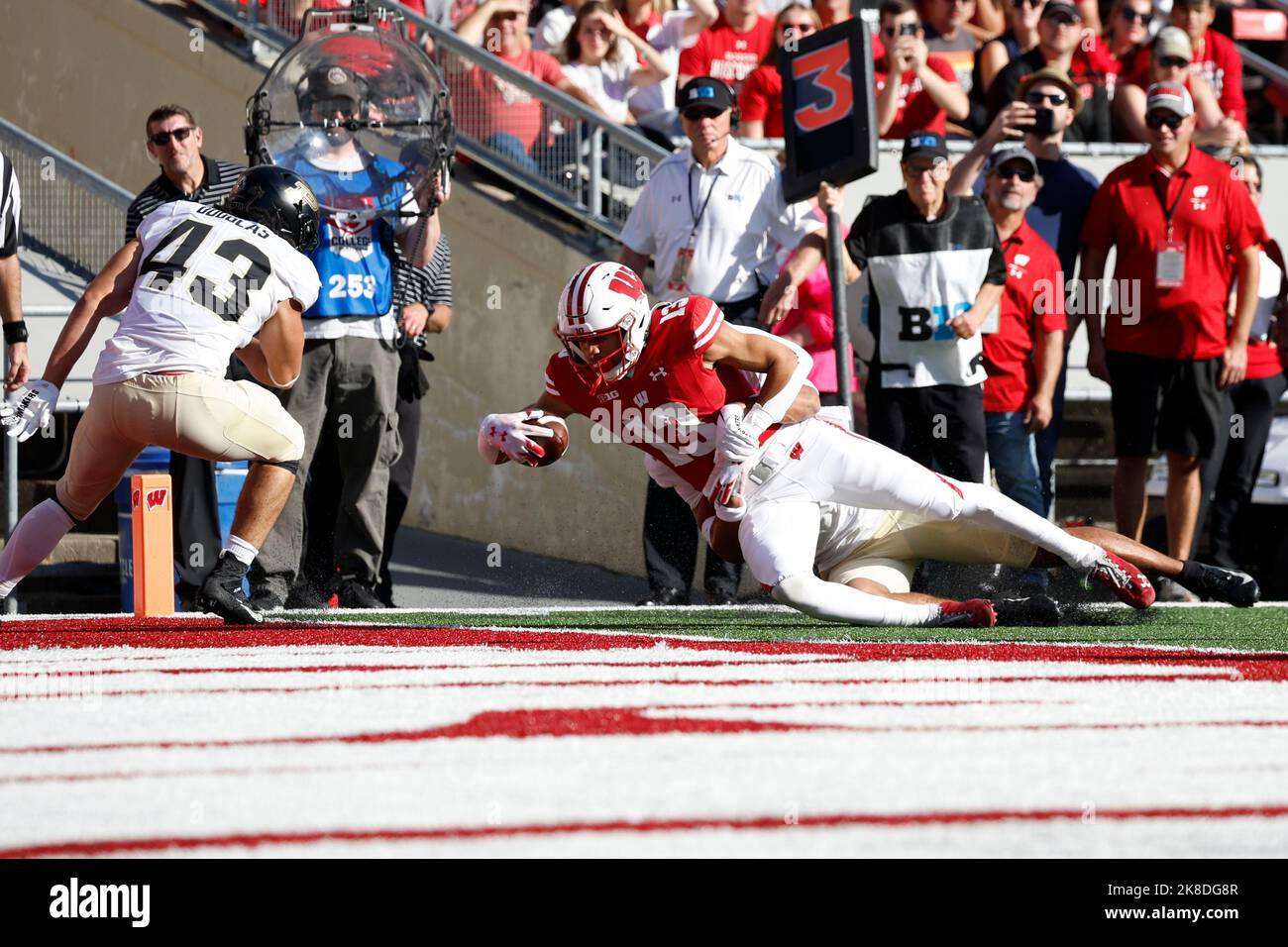 Madison, WI, USA. 22nd Oct, 2022. Wisconsin Badgers wide receiver ...