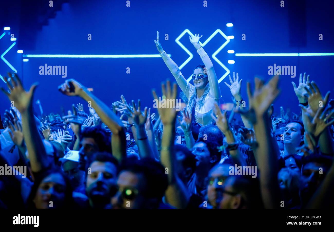 2022-10-23 02:09:42 AMSTERDAM - Visitors during Amsterdam Music Festival, which takes place in ...