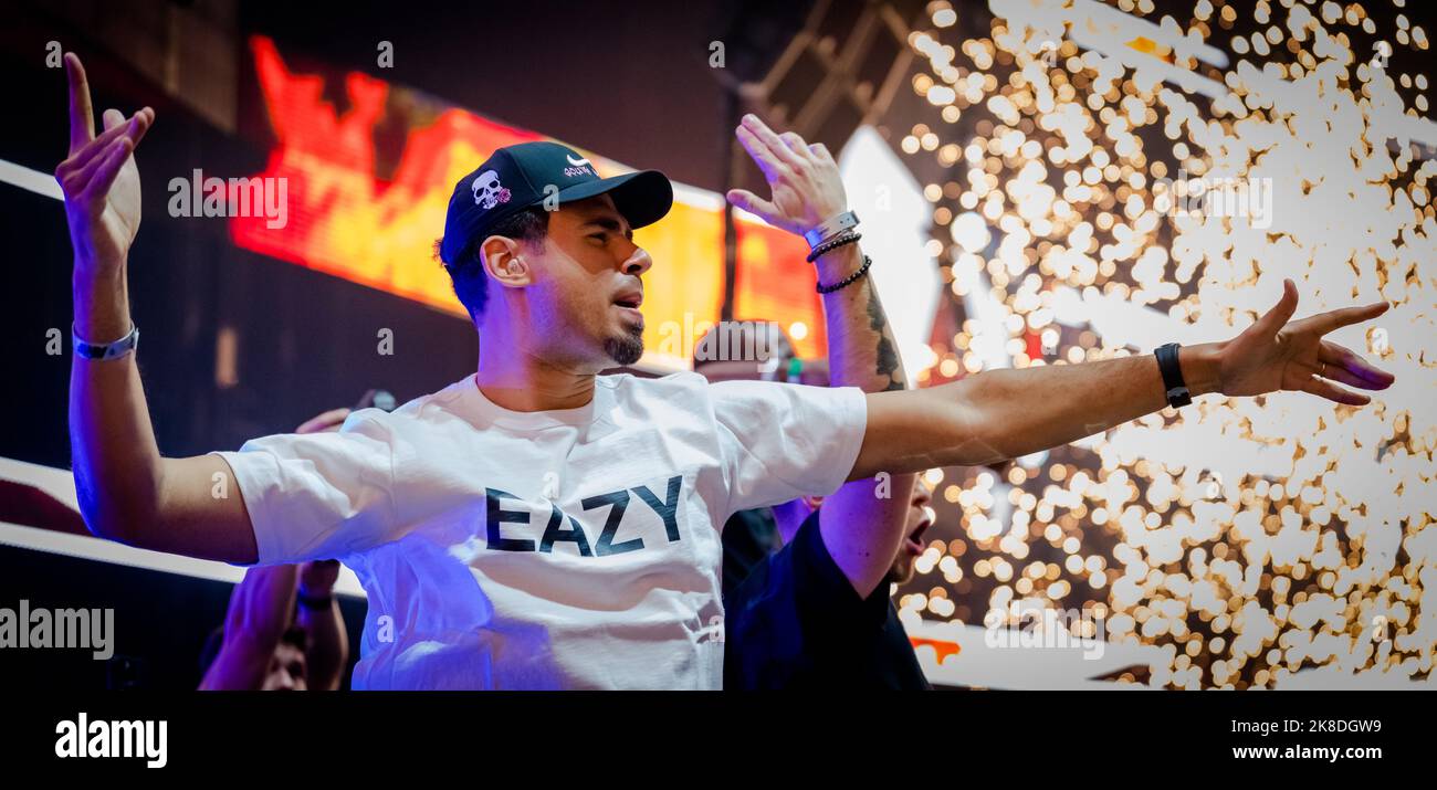 2022-10-23 03:17:16 AMSTERDAM - Afrojack (L) and Nicky Romero perform ...