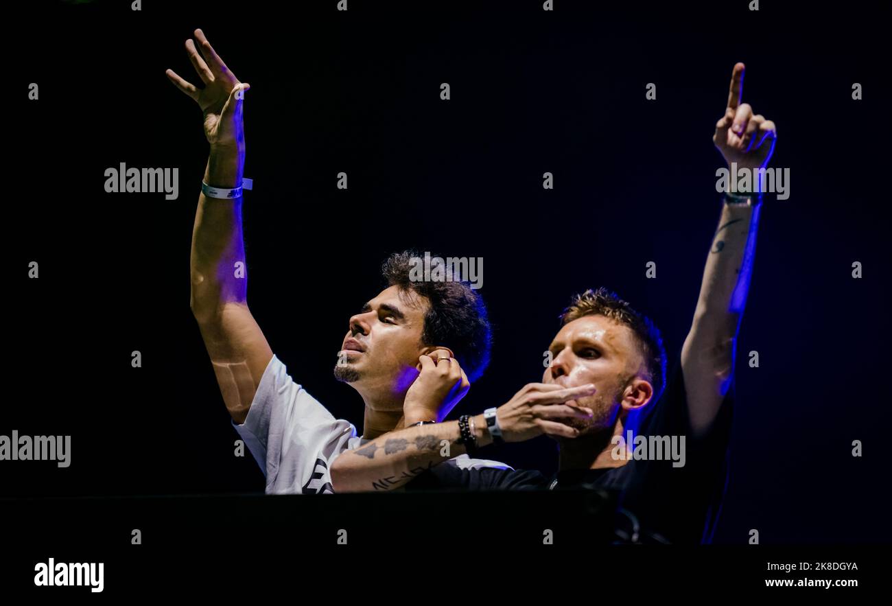 2022-10-23 03:30:17 AMSTERDAM - Afrojack (L) and Nicky Romero perform ...
