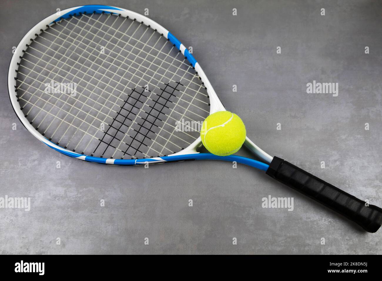 Gray tennis racket hi-res stock photography and images - Alamy