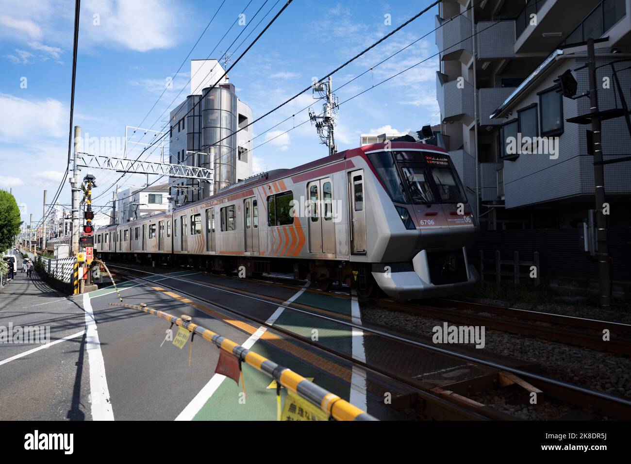 Tokyo, Japan. 21st Oct, 2022. A Tokyu ÅŒimachi Line line train near ...