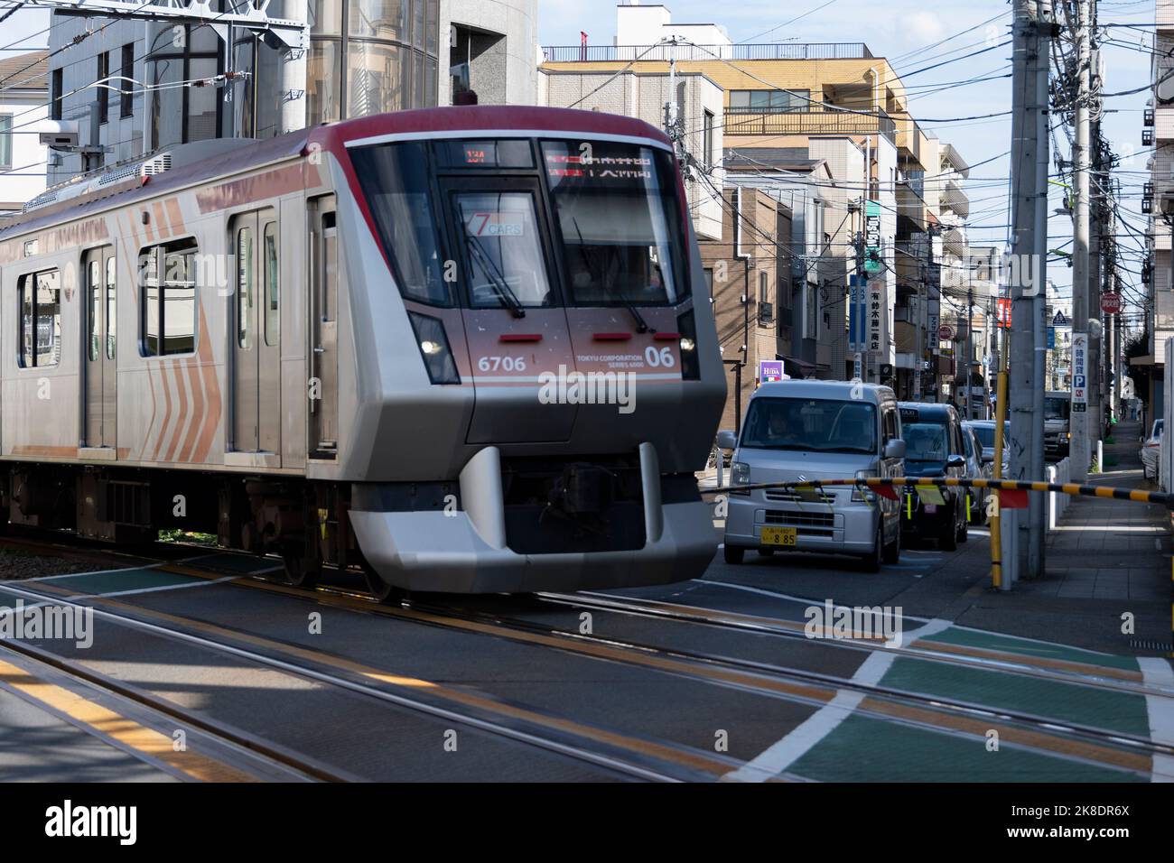Tokyo, Japan. 21st Oct, 2022. A Tokyu ÅŒimachi Line line train near ...