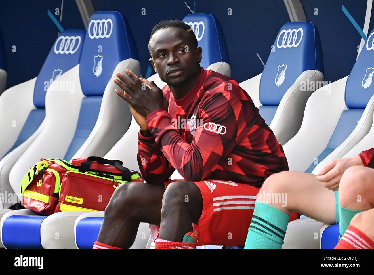 Sadio mane bayern munich bench hi-res stock photography and images - Alamy