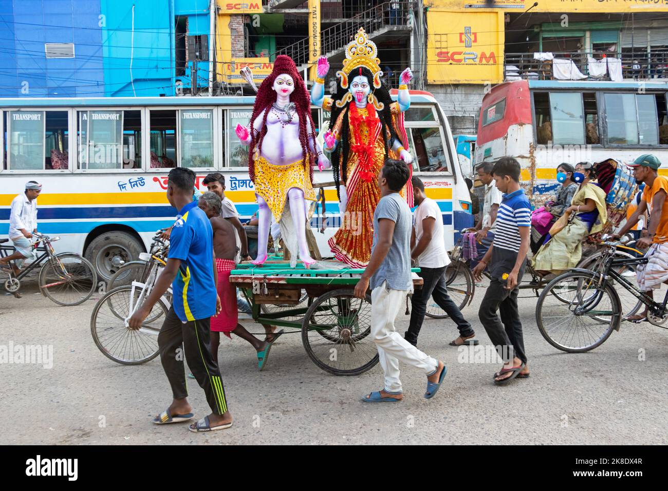 Narayanganj, Dhaka, Bangladesh. 23rd Oct, 2022. Devotees transport an ...