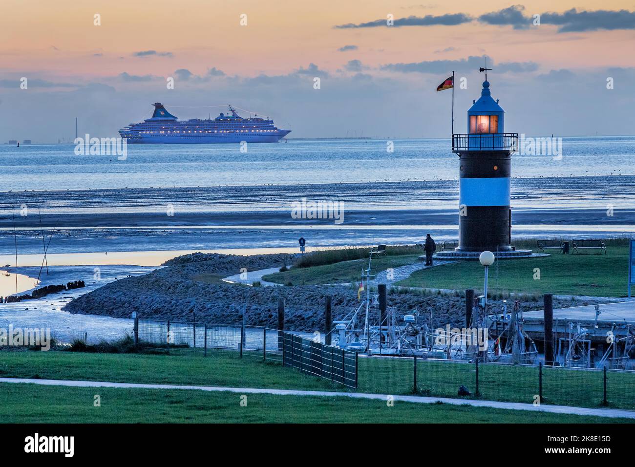 Sielhafen with lighthouse Kleiner Preusse and cruise ship Artania on ...