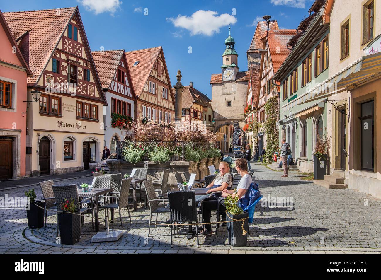 Street cafe at Roederbogen and Markusturm, Rothenburg ob der Tauber ...