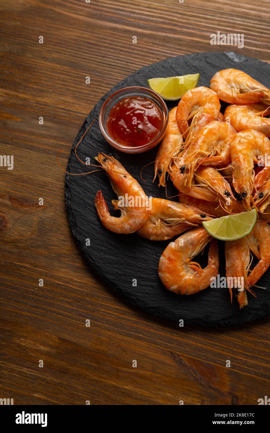 King prawn shrimp platter hi-res stock photography and images - Alamy