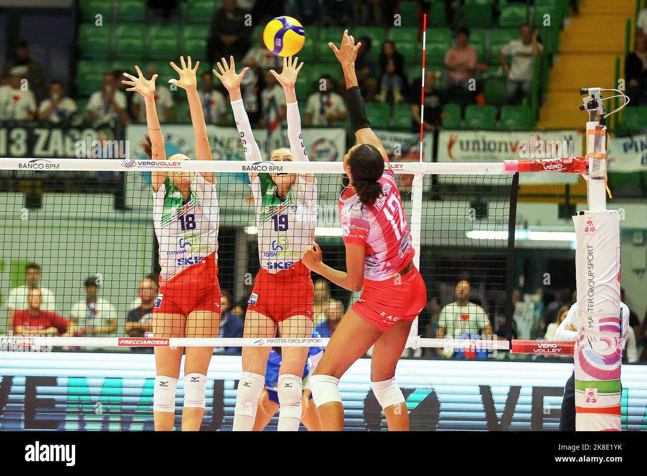 Jordan thompson volleyball hi-res stock photography and images - Alamy