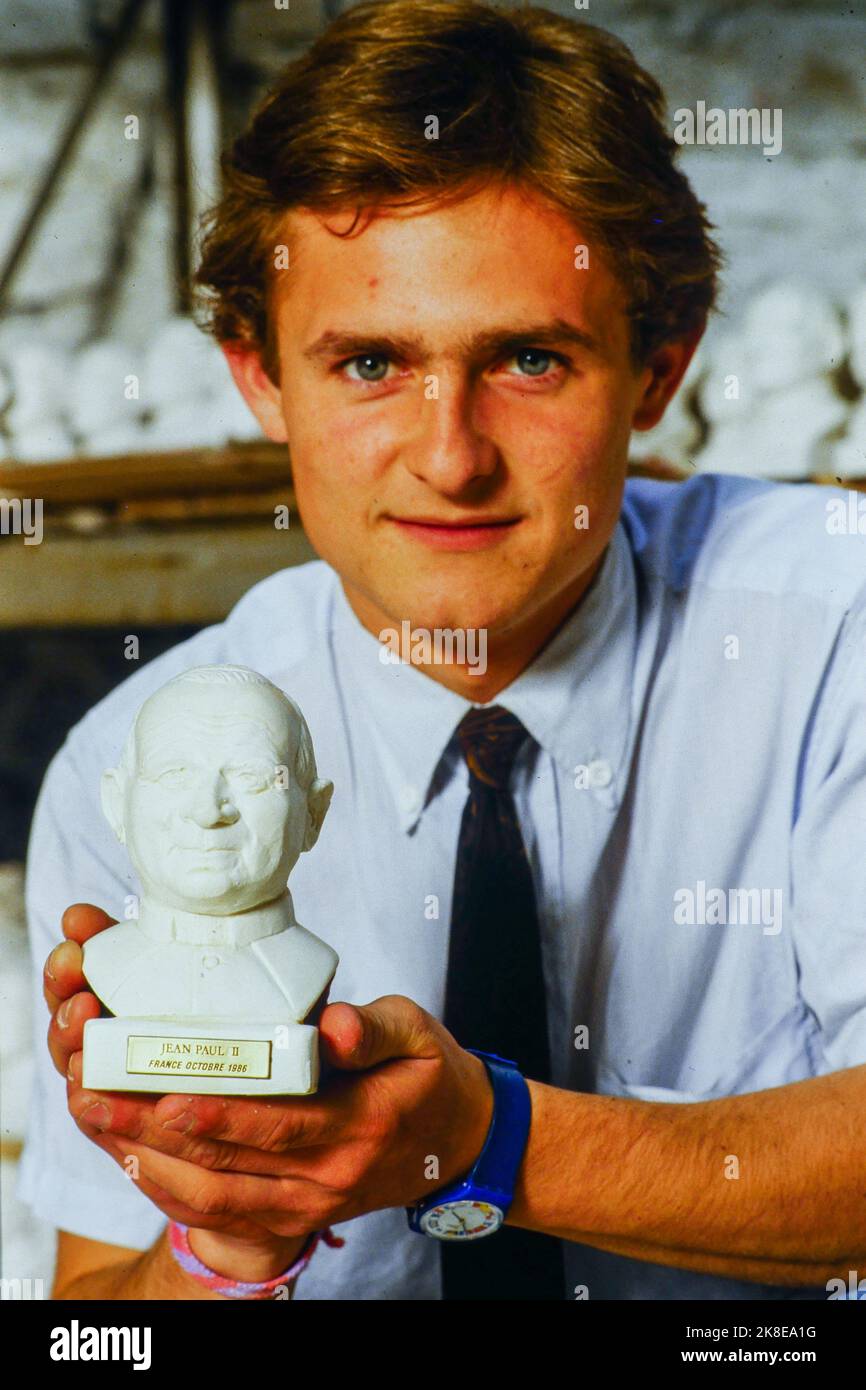 Moulded plaster statuettes hi-res stock photography and images - Alamy