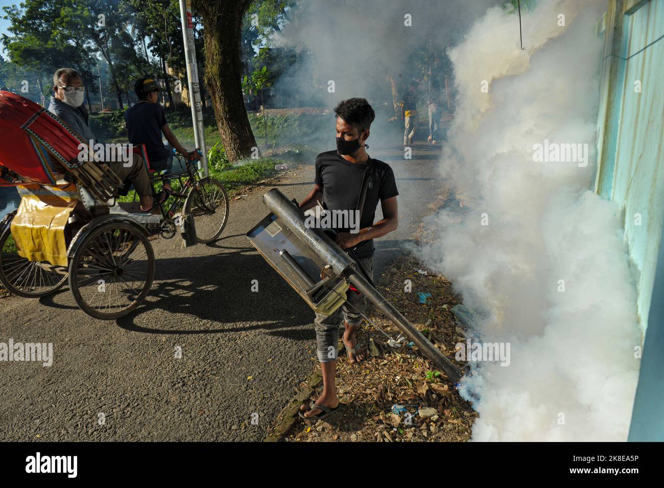 Non Exclusive: October 22, 2022, Sylhet, Bangladesh: A worker of Sylhet ...