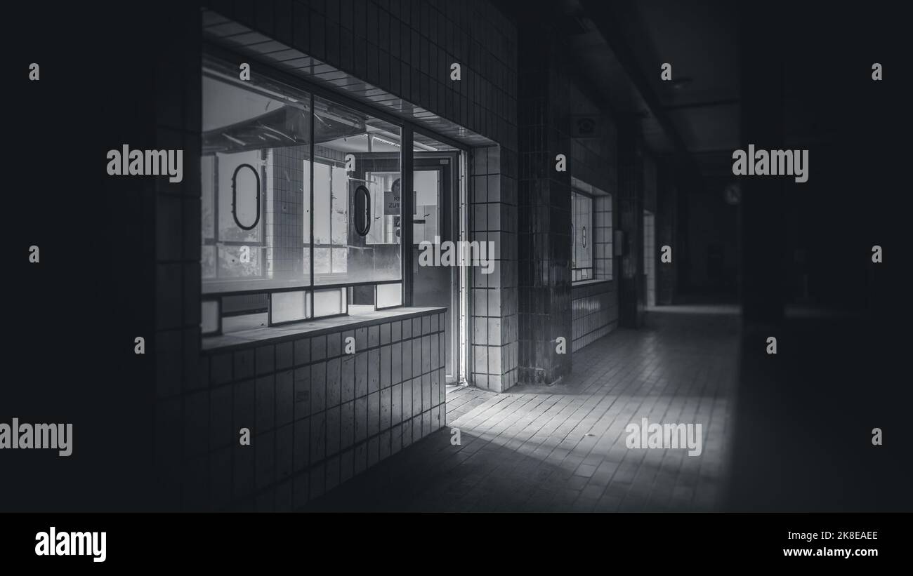 Lobby windows counter hi-res stock photography and images - Alamy