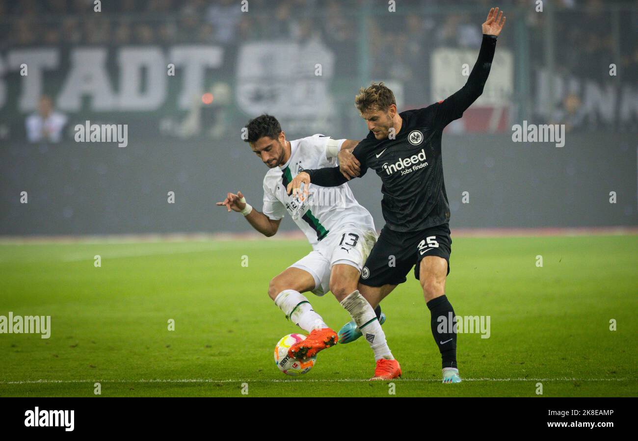 Mönchengladbach, 22.10.2022 Lars Stindl (BMG), Christopher Lenz (FRA ...