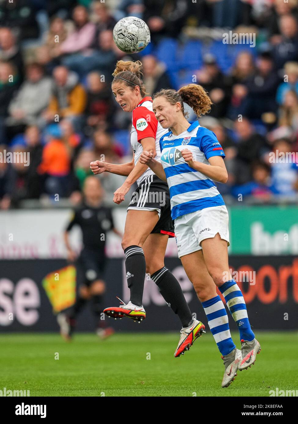 Zwolle - Pia Rijsdijk of Feyenoord V1, Maud Rutgers of PEC Zwolle ...