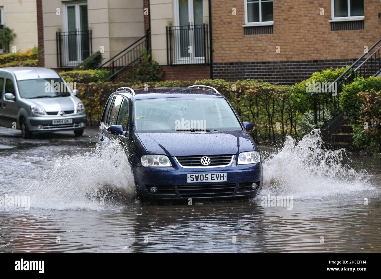 Bmw in floods hi-res stock photography and images - Alamy