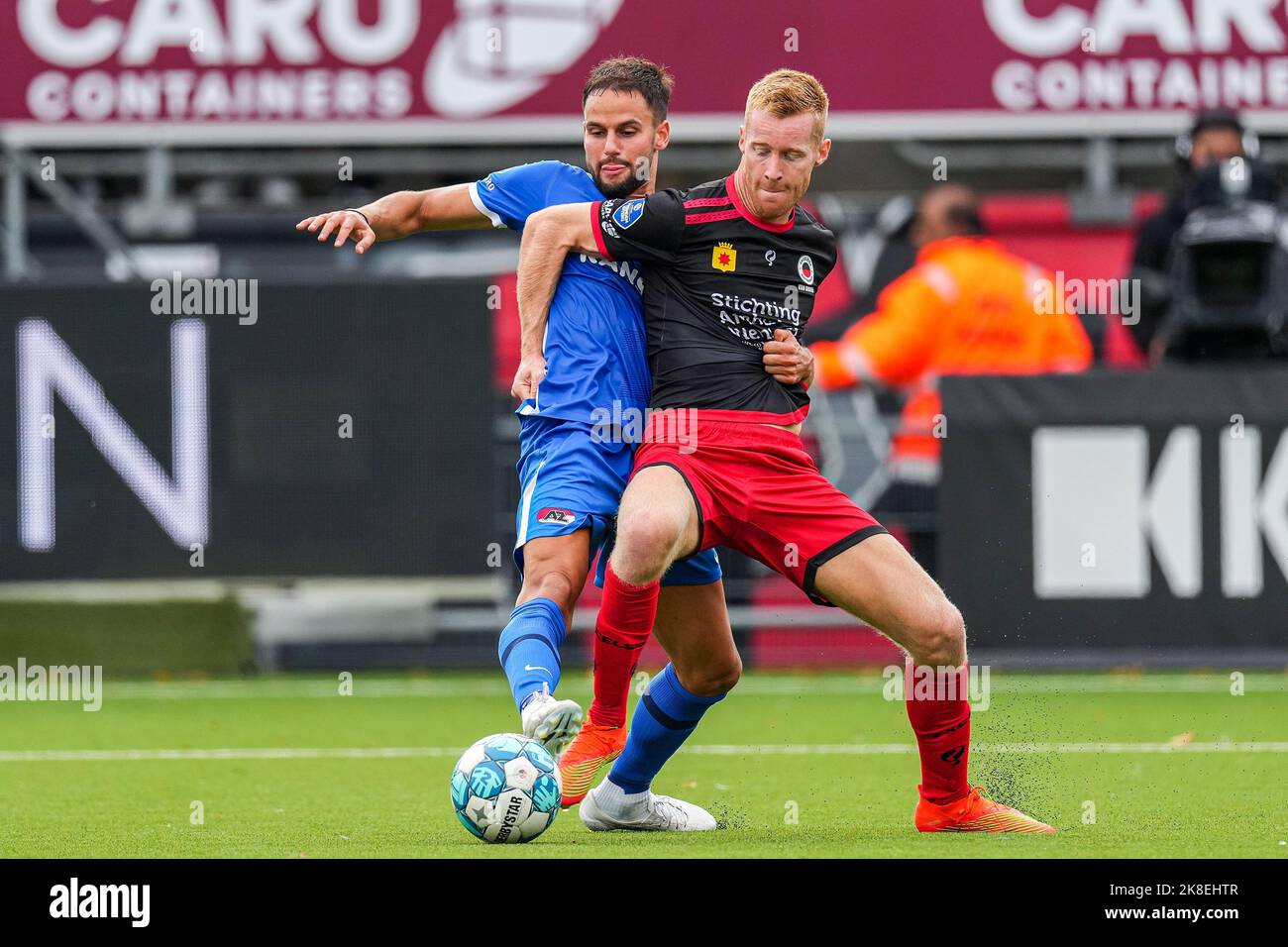 ROTTERDAM - (lr) Pantelis Hatzidiakos of AZ Alkmaar, Mike van Duinen of ...