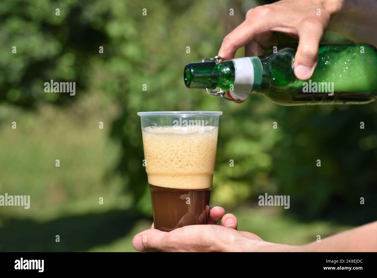 Pouring dark beer hi-res stock photography and images - Alamy