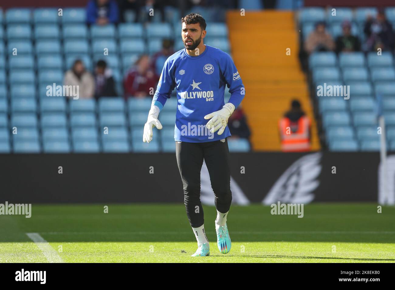 David Raya #1 of Brentford warms up ahead of the Premier League match ...