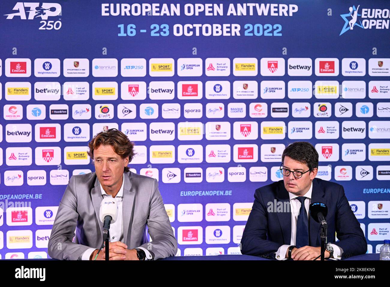 Tournament director Dick Norman and Tennium CEO Kristoff Puelinckx ...