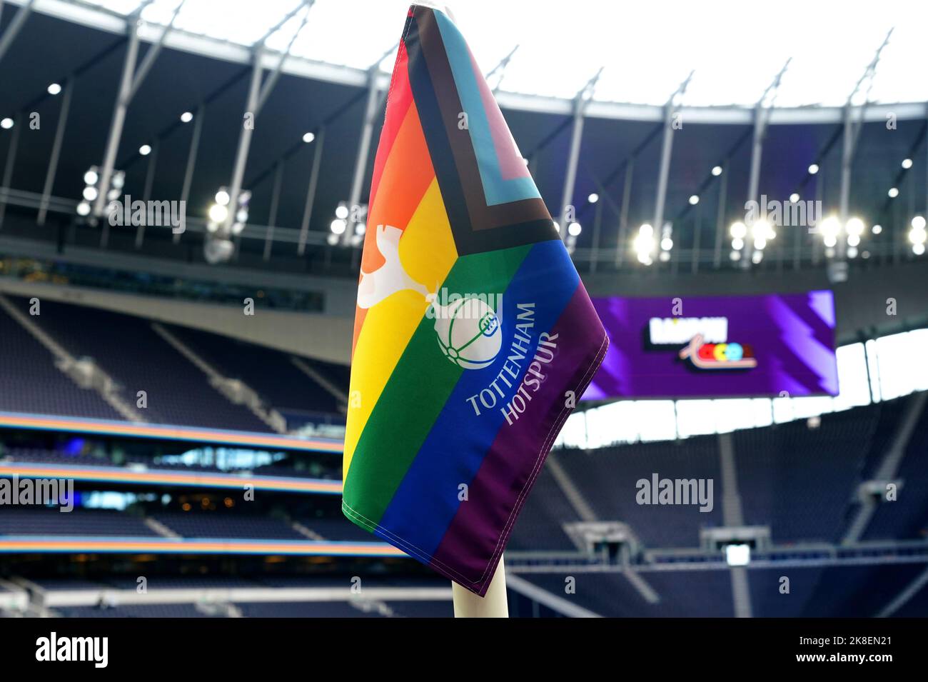 Tottenham hotspur stadium corner flag hi-res stock photography and ...