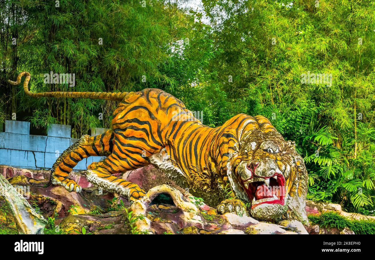 Fierce Tiger Statue before the entrance gate at Haw Par Villa Theme ...