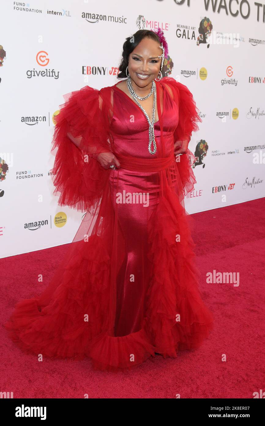 LOS ANGELES - OCT 22: Lynn Whitfield at the 5th Annual Wearable Art ...