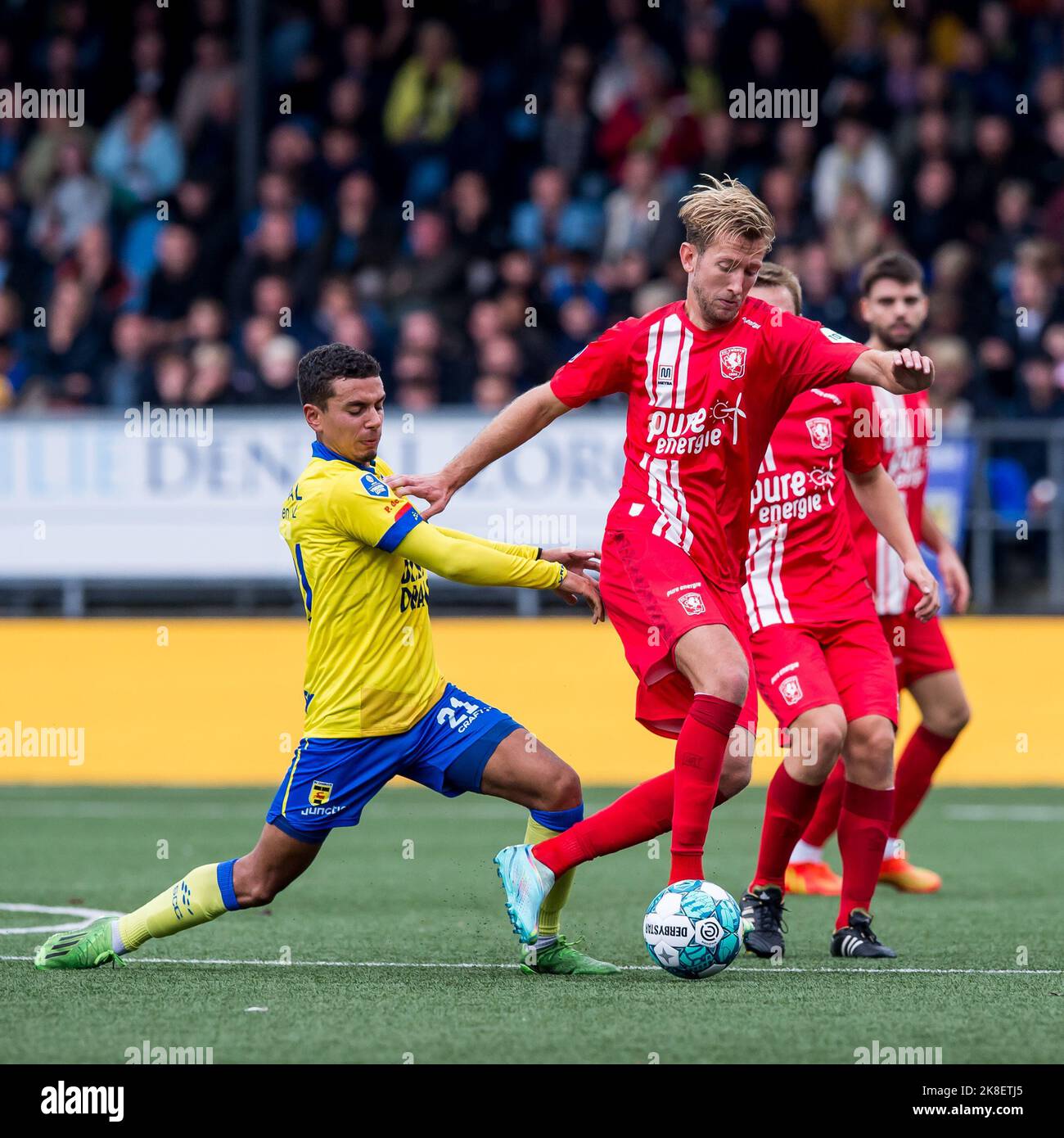 LEEUWARDEN - (lr) Daniel van Kaam of SC Cambuur, Michel Vlap of FC ...