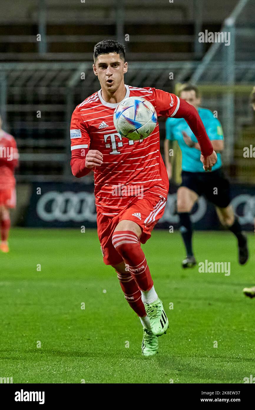 Ranos grant leon fc bayern münchen hi-res stock photography and images ...