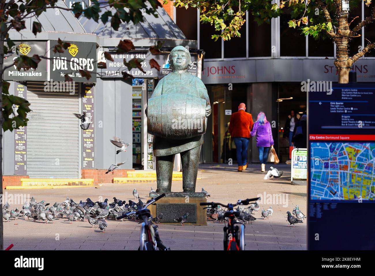 Leeds barrel man sculpture hi-res stock photography and images - Alamy