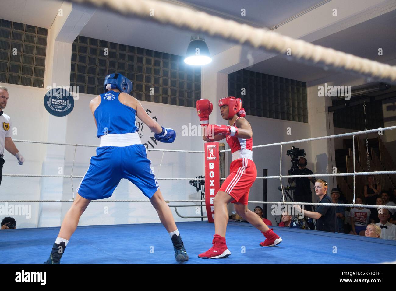 Munich, Germany. 22nd Oct, 2022. Munich, Germany, Oct 22th 2022: Jacqueline Hatcher (Red, Box ...