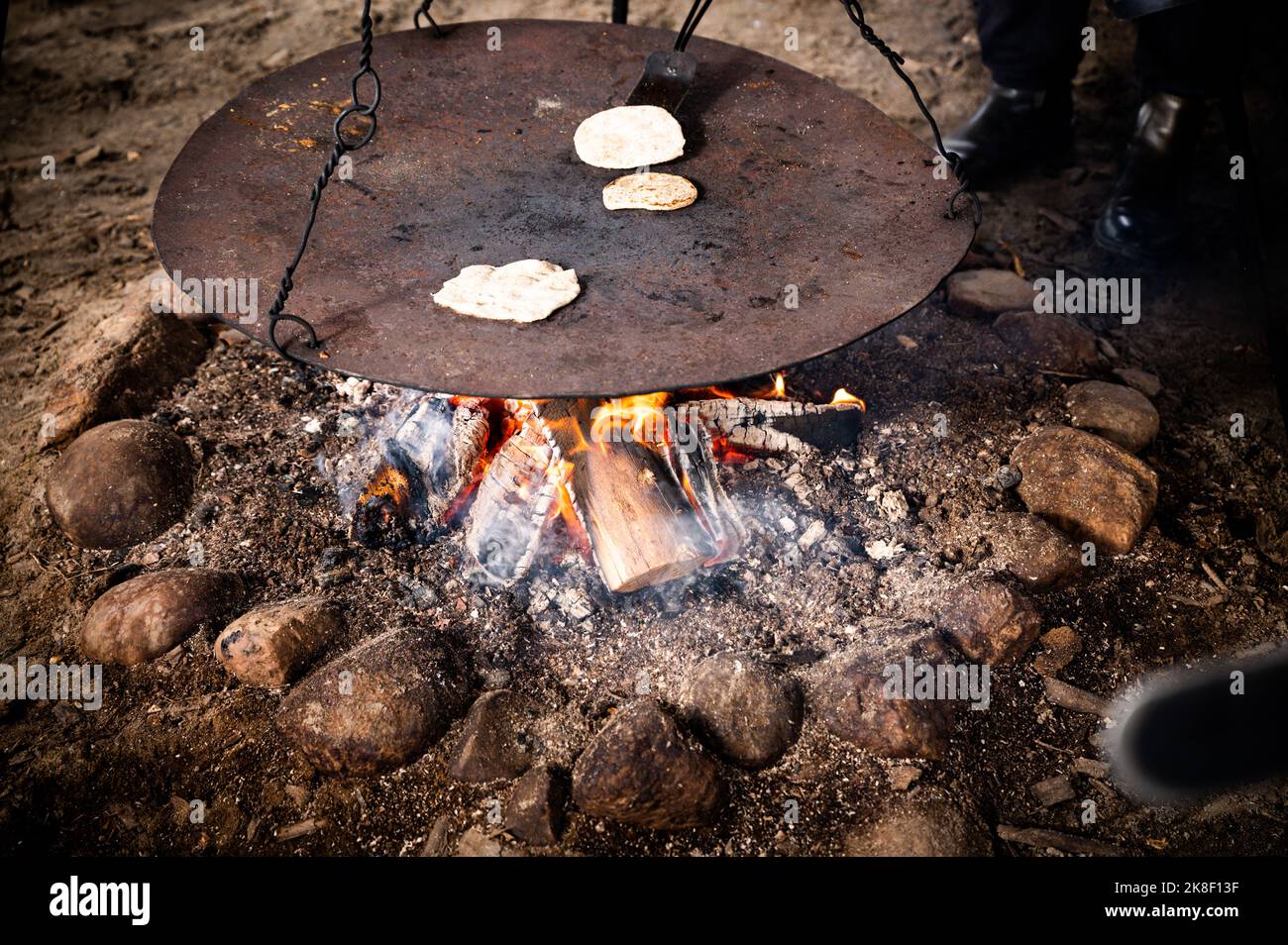 Breads over fire hi-res stock photography and images - Alamy