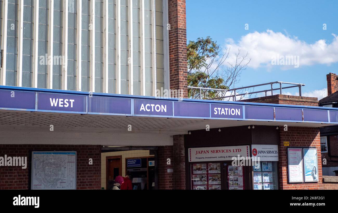 Passing acton station hi-res stock photography and images - Alamy