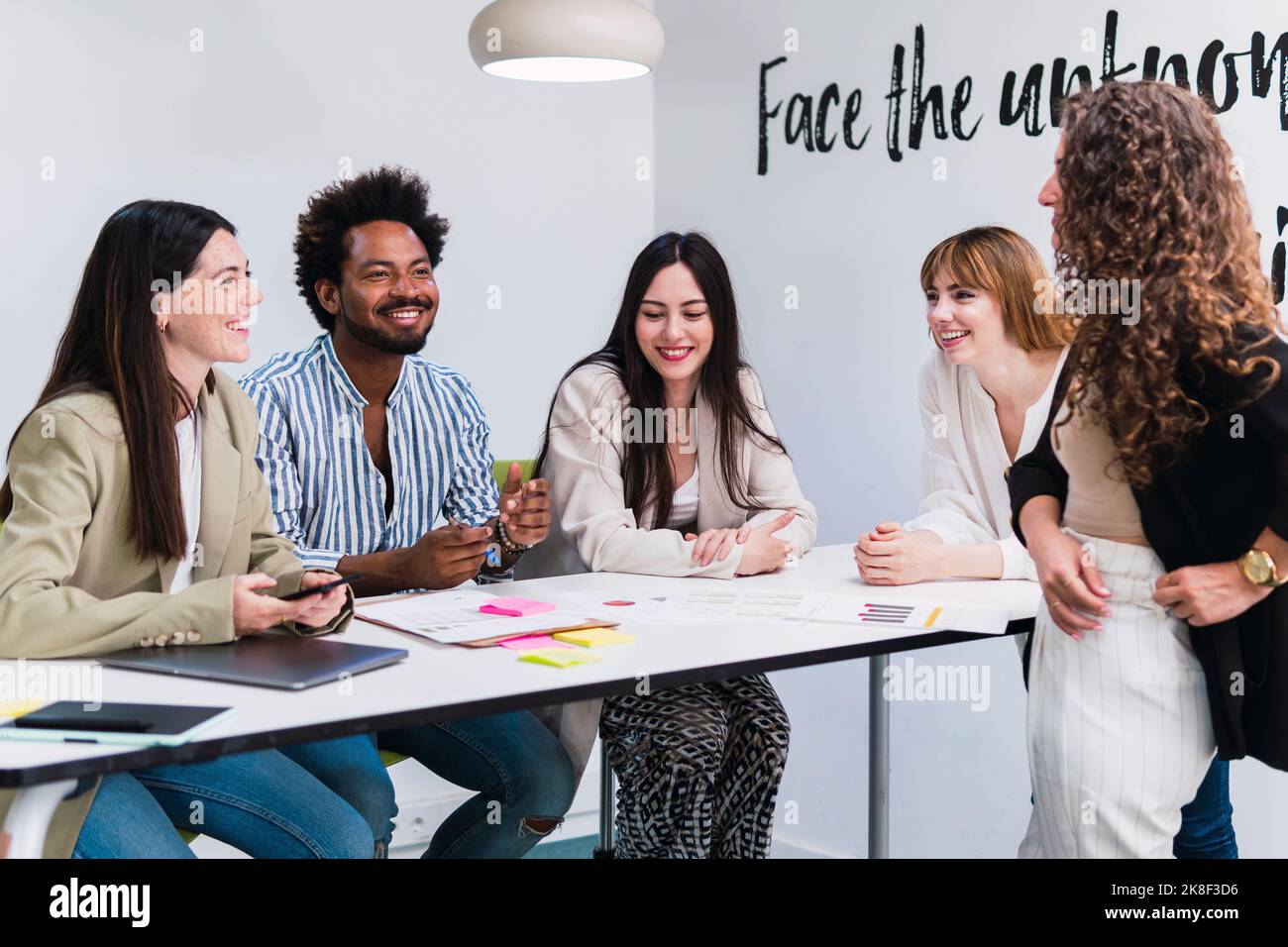 Office team happy business hi-res stock photography and images - Alamy